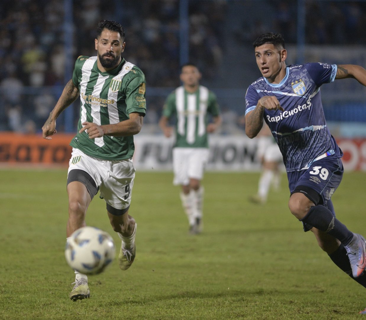 Banfield pasó por arriba a Atlético Tucumán | Pablo Layús